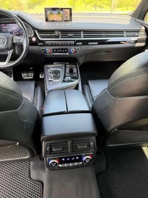 Black Audi SQ7 2018 in Kaunas, with an engine capacity of 3.96 L and mileage of 158 thousand km for 31900 €, photo 15 on AUTOMOTO.COM.LV