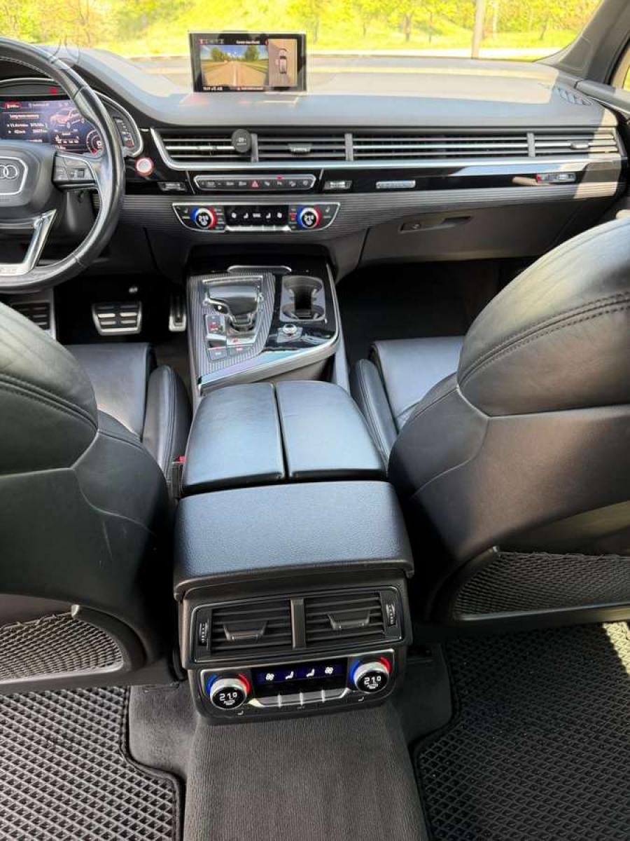 Black Audi SQ7 2018 in Kaunas, with an engine capacity of 3.96 L and mileage of 158 thousand km for 31900 €, photo 15 on AUTOMOTO.COM.LV