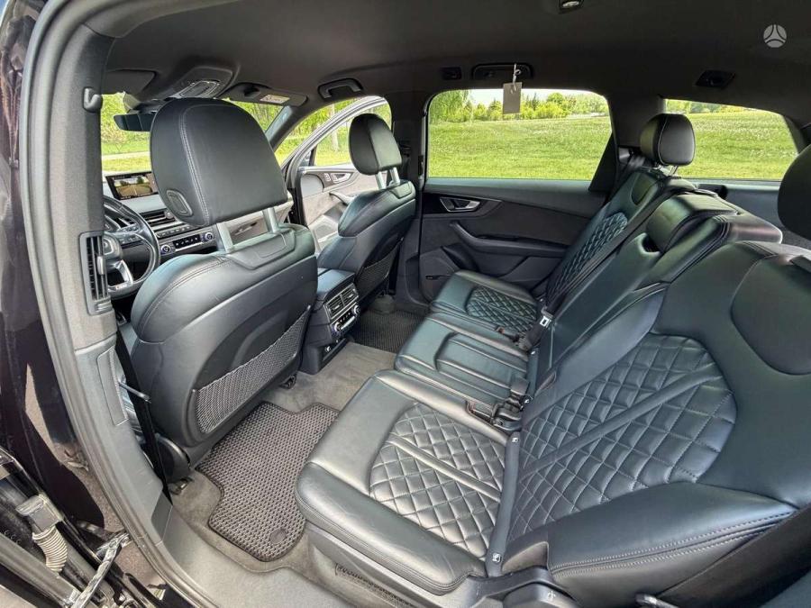 Black Audi SQ7 2018 in Kaunas, with an engine capacity of 3.96 L and mileage of 158 thousand km for 31900 €, photo 16 on AUTOMOTO.COM.LV