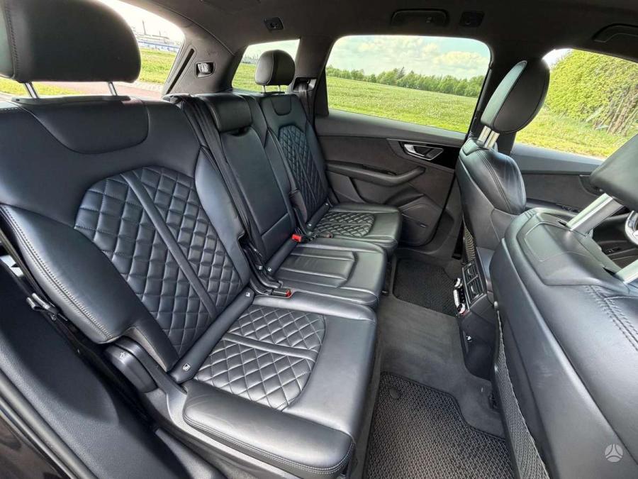 Black Audi SQ7 2018 in Kaunas, with an engine capacity of 3.96 L and mileage of 158 thousand km for 31900 €, photo 17 on AUTOMOTO.COM.LV