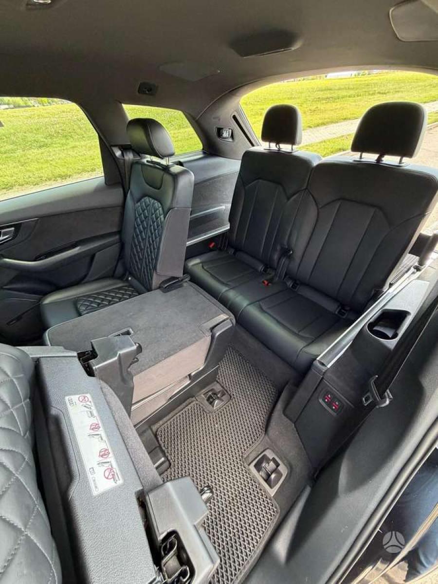 Black Audi SQ7 2018 in Kaunas, with an engine capacity of 3.96 L and mileage of 158 thousand km for 31900 €, photo 18 on AUTOMOTO.COM.LV