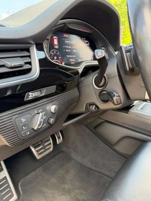 Black Audi SQ7 2018 in Kaunas, with an engine capacity of 3.96 L and mileage of 158 thousand km for 31900 €, photo 19 on AUTOMOTO.COM.LV