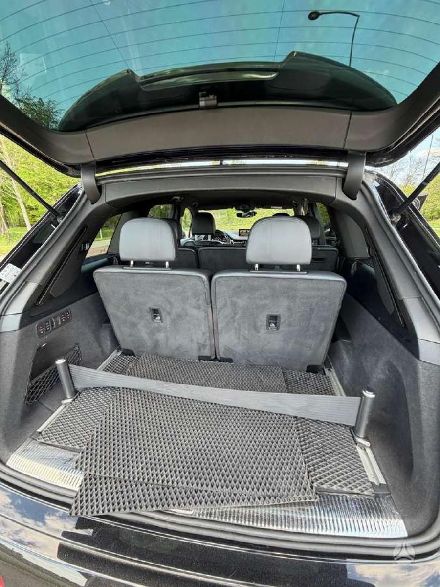 Black Audi SQ7 2018 in Kaunas, with an engine capacity of 3.96 L and mileage of 158 thousand km for 31900 €, photo 20 on AUTOMOTO.COM.LV