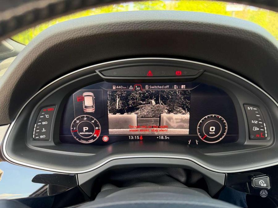 Black Audi SQ7 2018 in Kaunas, with an engine capacity of 3.96 L and mileage of 158 thousand km for 31900 €, photo 24 on AUTOMOTO.COM.LV