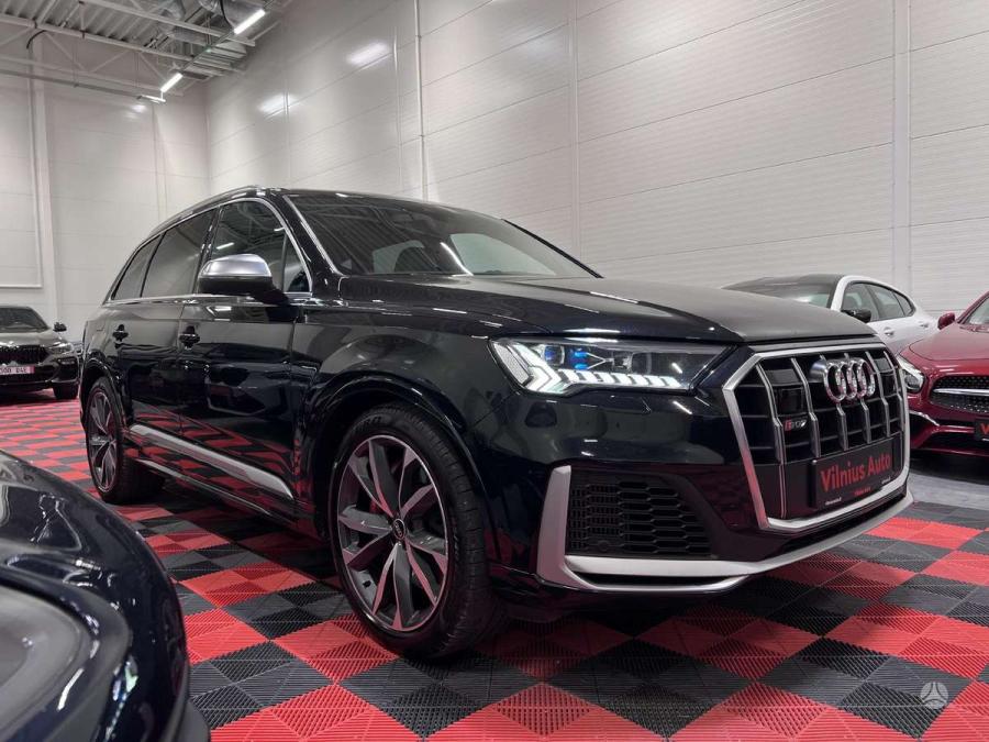 Black Audi SQ7 2020 in Vilnius, with an engine capacity of 3.96 L and mileage of 276 thousand km for 42990 €, photo 3 on AUTOMOTO.COM.LV