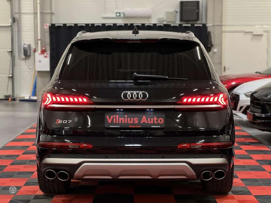 Black Audi SQ7 2020 in Vilnius, with an engine capacity of 3.96 L and mileage of 276 thousand km for 42990 €, photo 5 on AUTOMOTO.COM.LV