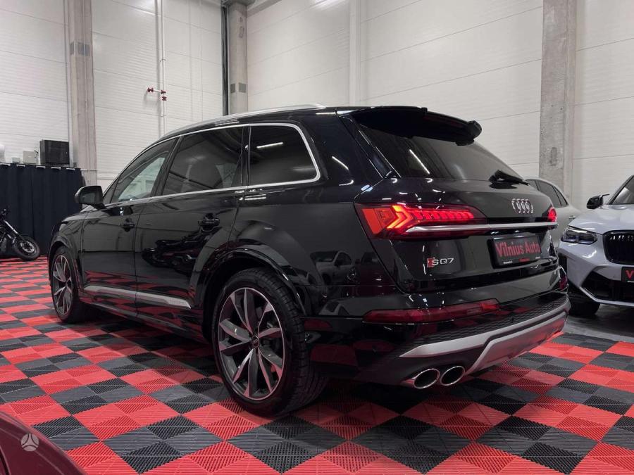 Black Audi SQ7 2020 in Vilnius, with an engine capacity of 3.96 L and mileage of 276 thousand km for 42990 €, photo 6 on AUTOMOTO.COM.LV