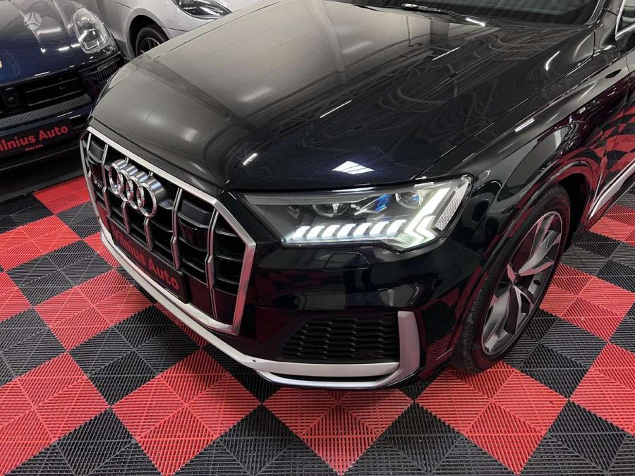 Black Audi SQ7 2020 in Vilnius, with an engine capacity of 3.96 L and mileage of 276 thousand km for 42990 €, photo 7 on AUTOMOTO.COM.LV