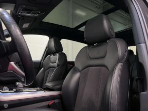 Black Audi SQ7 2020 in Vilnius, with an engine capacity of 3.96 L and mileage of 276 thousand km for 42990 €, photo 14 on AUTOMOTO.COM.LV