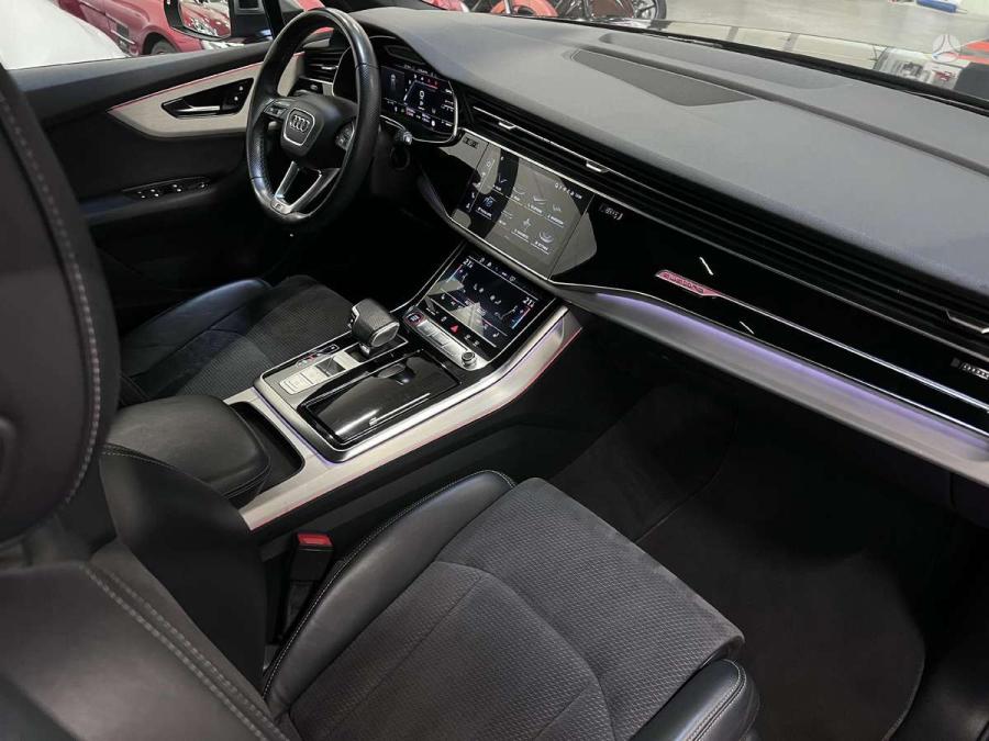 Black Audi SQ7 2020 in Vilnius, with an engine capacity of 3.96 L and mileage of 276 thousand km for 42990 €, photo 19 on AUTOMOTO.COM.LV