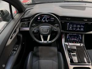 Black Audi SQ7 2020 in Vilnius, with an engine capacity of 3.96 L and mileage of 276 thousand km for 42990 €, photo 22 on AUTOMOTO.COM.LV