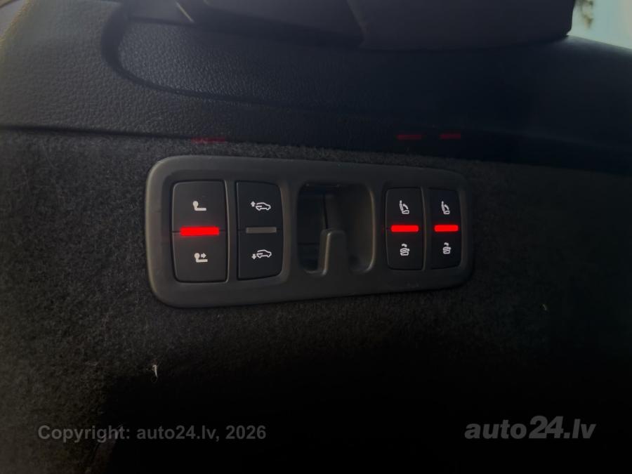 Черный Ауди SQ7 2020 в Вильянди, объемом двигателя 4.00 л и пробегом 200 тыс. км за 59999 €, фото 16 на AUTOMOTO.COM.LV