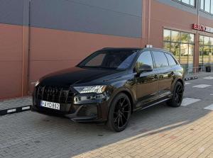 Melns Audi SQ7 2021 Klaipėda, ar dzinēja tilpumu 3.96 L un nobraukumu 175 tūkst. km par 58000 €, foto  vietnē AUTOMOTO.COM.LV