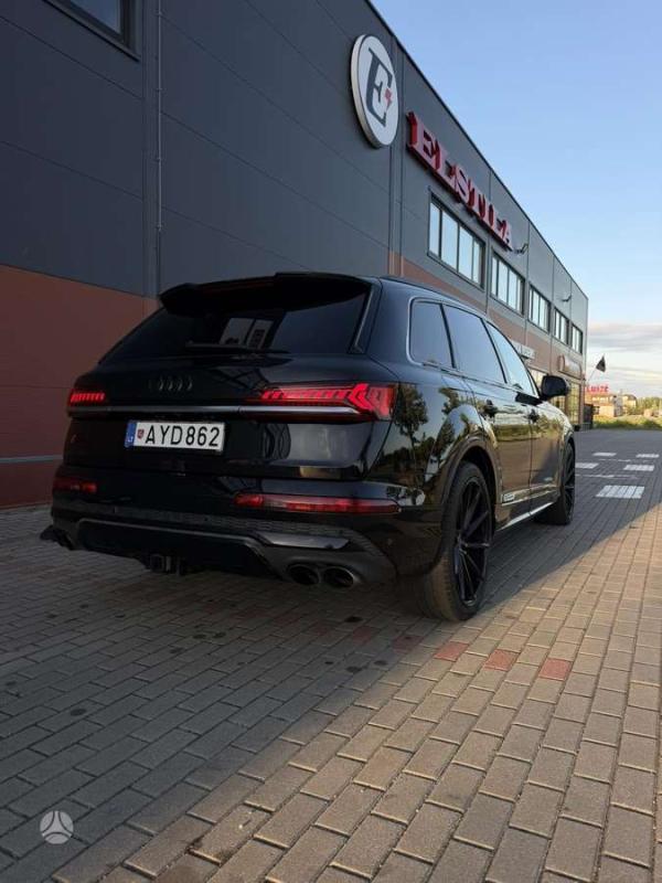 Melns Audi SQ7 2021 Klaipėda, ar dzinēja tilpumu 3.96 L un nobraukumu 175 tūkst. km par 58000 €, foto 4 vietnē AUTOMOTO.COM.LV