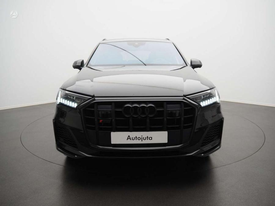 Black Audi SQ7 2021 in Vilnius, with an engine capacity of 4.00 L and mileage of 138 thousand km for 59000 €, photo 3 on AUTOMOTO.COM.LV