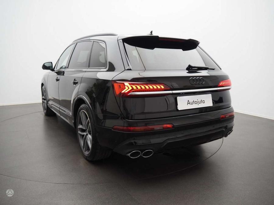Black Audi SQ7 2021 in Vilnius, with an engine capacity of 4.00 L and mileage of 138 thousand km for 59000 €, photo 7 on AUTOMOTO.COM.LV