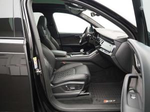 Black Audi SQ7 2021 in Vilnius, with an engine capacity of 4.00 L and mileage of 138 thousand km for 59000 €, photo 9 on AUTOMOTO.COM.LV