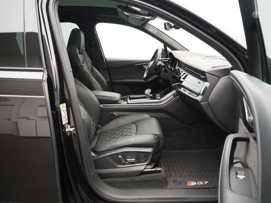 Black Audi SQ7 2021 in Vilnius, with an engine capacity of 4.00 L and mileage of 138 thousand km for 59000 €, photo 9 on AUTOMOTO.COM.LV