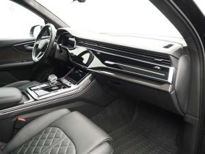 Black Audi SQ7 2021 in Vilnius, with an engine capacity of 4.00 L and mileage of 138 thousand km for 59000 €, photo 11 on AUTOMOTO.COM.LV