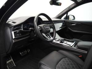 Black Audi SQ7 2021 in Vilnius, with an engine capacity of 4.00 L and mileage of 138 thousand km for 59000 €, photo 15 on AUTOMOTO.COM.LV