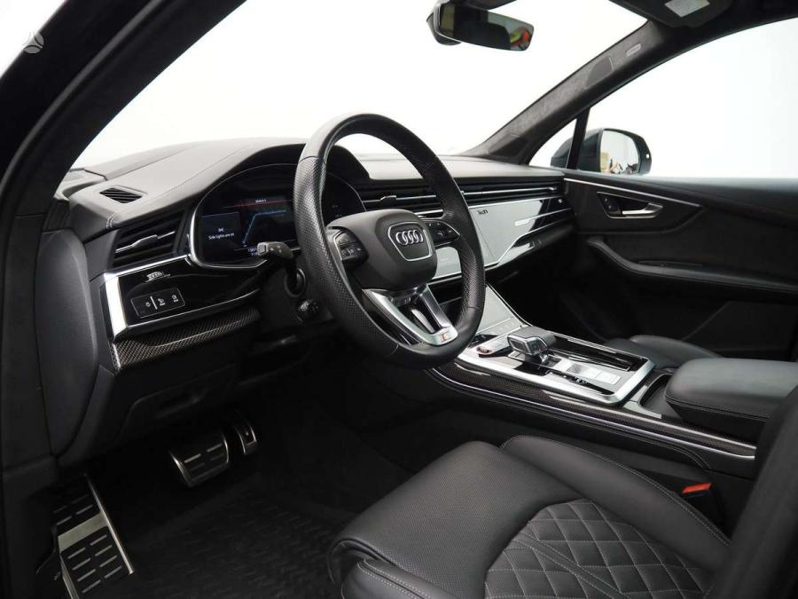 Black Audi SQ7 2021 in Vilnius, with an engine capacity of 4.00 L and mileage of 138 thousand km for 59000 €, photo 15 on AUTOMOTO.COM.LV