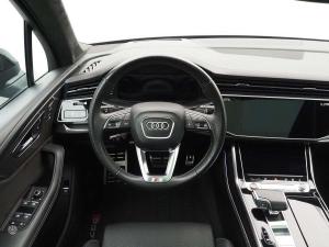 Black Audi SQ7 2021 in Vilnius, with an engine capacity of 4.00 L and mileage of 138 thousand km for 59000 €, photo 24 on AUTOMOTO.COM.LV