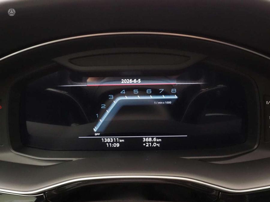 Black Audi SQ7 2021 in Vilnius, with an engine capacity of 4.00 L and mileage of 138 thousand km for 59000 €, photo 26 on AUTOMOTO.COM.LV