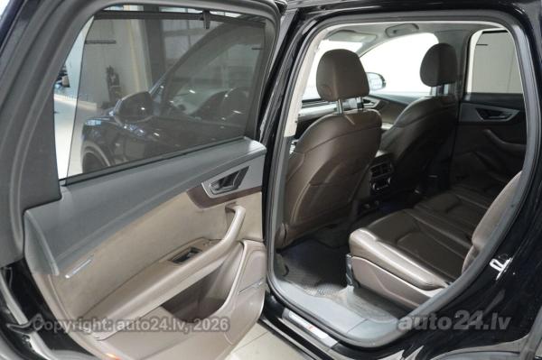 Melns Audi SQ7 2017 Tallina, ar dzinēja tilpumu 4.00 L un nobraukumu 209 tūkst. km par 23000 €, foto 11 vietnē AUTOMOTO.COM.LV