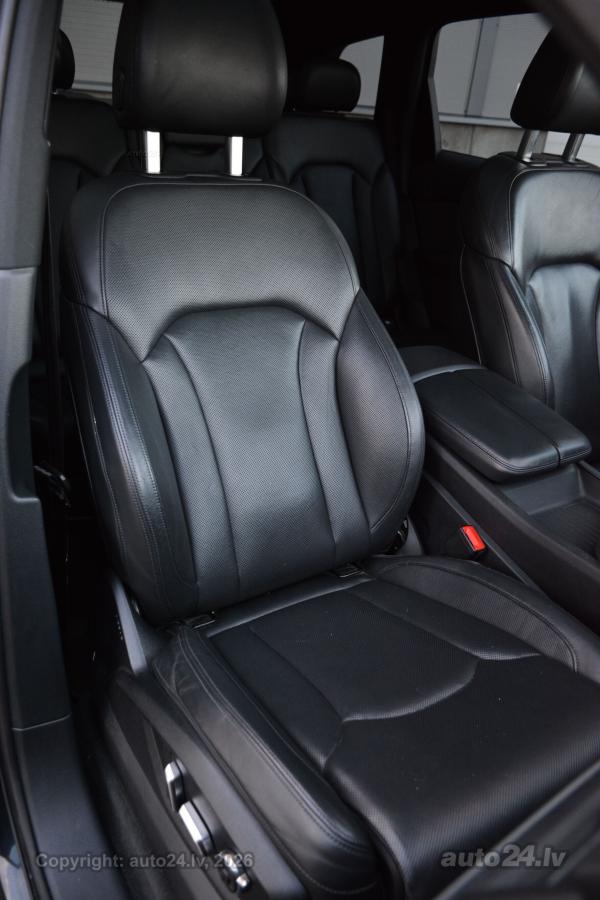 Blue Audi SQ7 2017 in Tallinn, with an engine capacity of 4.00 L and mileage of 190 thousand km for 33950 €, photo 10 on AUTOMOTO.COM.LV