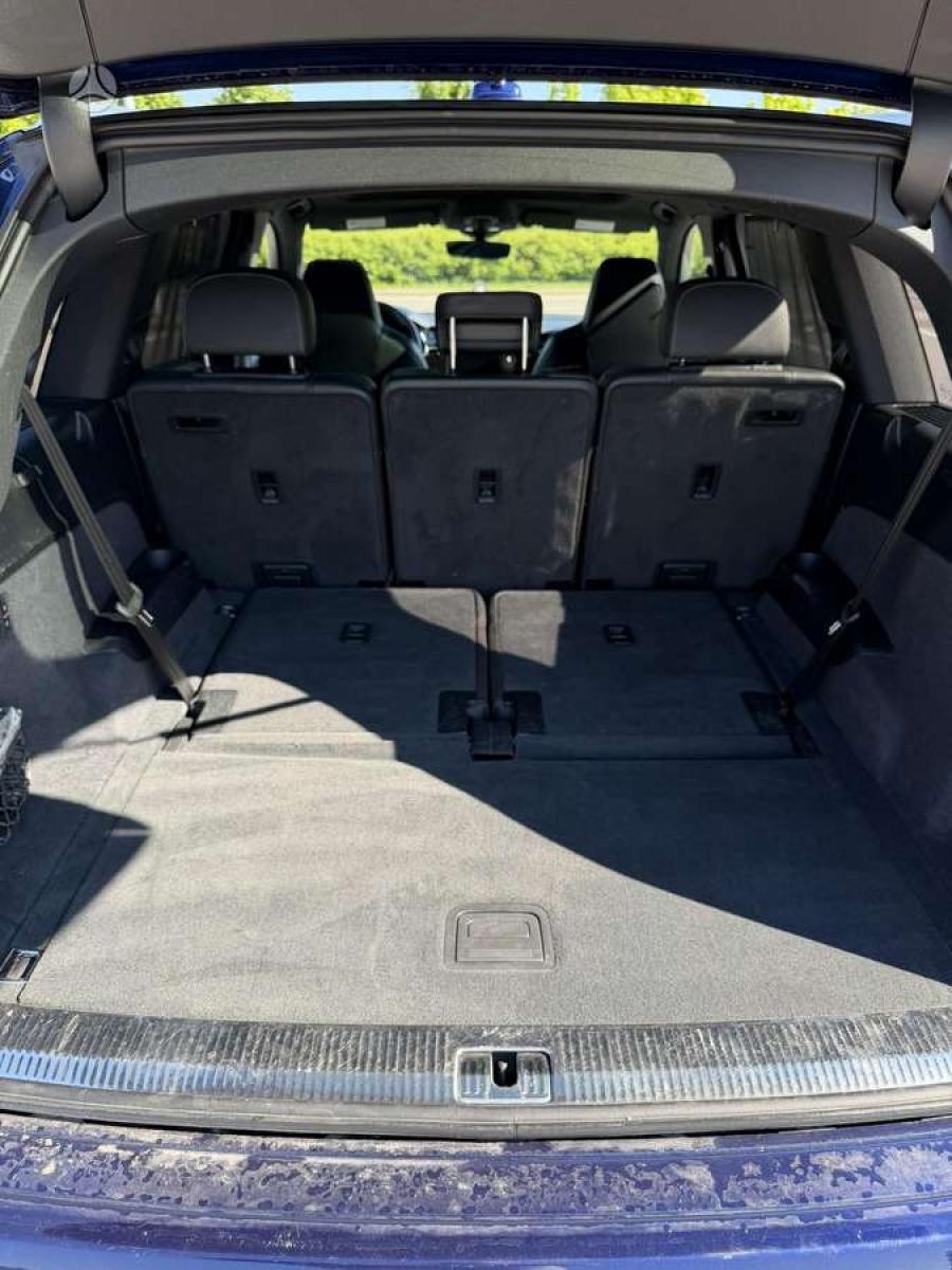 Blue Audi SQ7 2020 in Vilnius, with an engine capacity of 3.96 L and mileage of 109 thousand km for 52000 €, photo 13 on AUTOMOTO.COM.LV