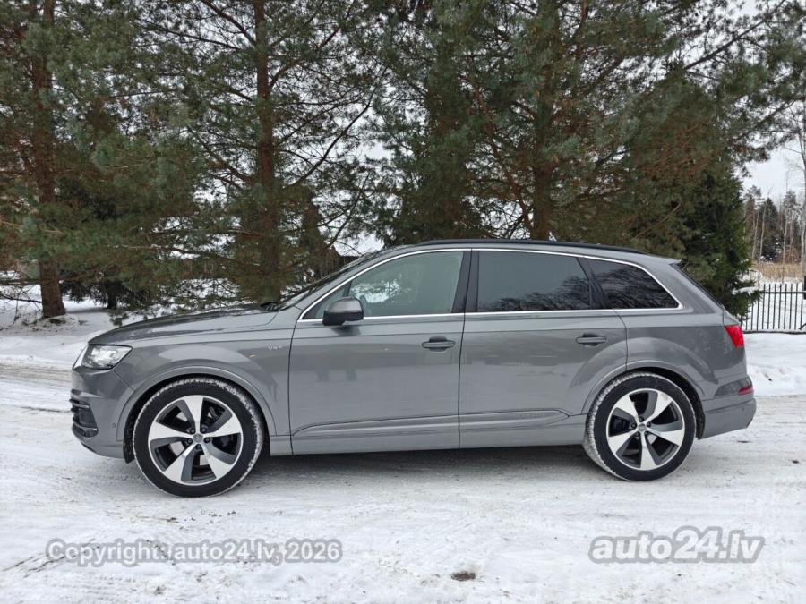 Grey Audi SQ7 2016 in Tartu, with an engine capacity of 4.00 L and mileage of 325 thousand km for 23900 €, photo 1 on AUTOMOTO.COM.LV