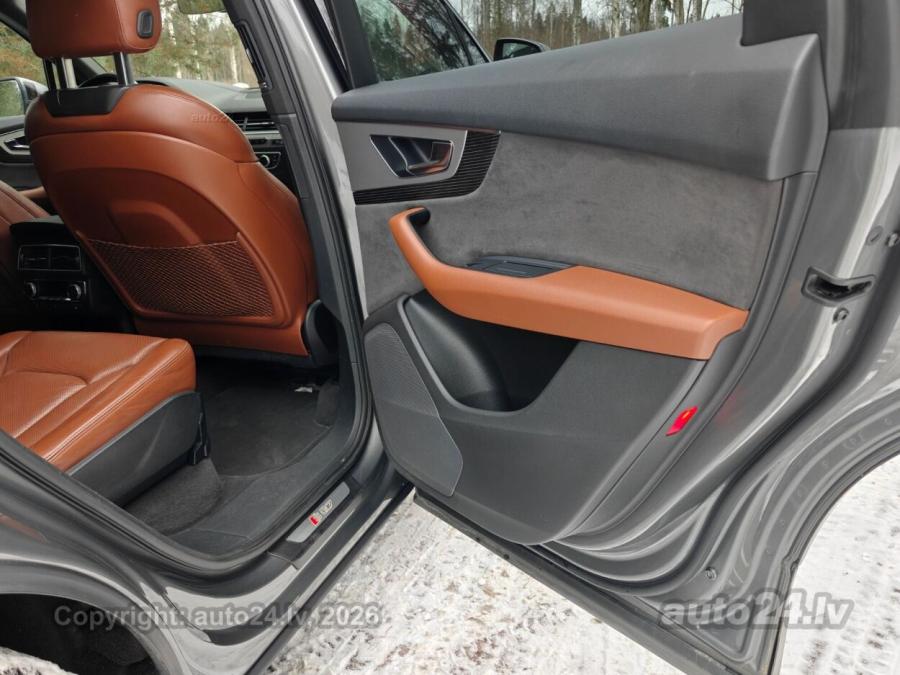 Серый Ауди SQ7 2016 в Тарту, объемом двигателя 4.00 л и пробегом 325 тыс. км за 23900 €, фото 18 на AUTOMOTO.COM.LV