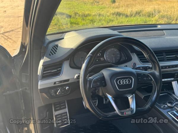 Grey Audi SQ7 2017 in Tallinn, with an engine capacity of 4.00 L and mileage of 306 thousand km for 27500 €, photo 11 on AUTOMOTO.COM.LV