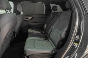Pelēks Audi SQ7 2017 Viļņa, ar dzinēja tilpumu 4.00 L un nobraukumu 200 tūkst. km par 29950 €, foto 12 vietnē AUTOMOTO.COM.LV