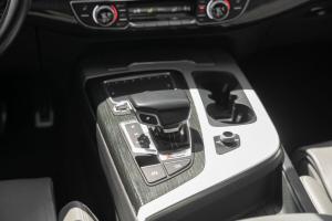 Pelēks Audi SQ7 2017 Viļņa, ar dzinēja tilpumu 4.00 L un nobraukumu 200 tūkst. km par 29950 €, foto 13 vietnē AUTOMOTO.COM.LV