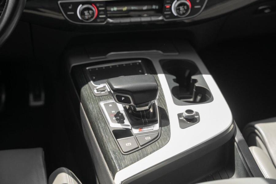 Pelēks Audi SQ7 2017 Viļņa, ar dzinēja tilpumu 4.00 L un nobraukumu 200 tūkst. km par 29950 €, foto 13 vietnē AUTOMOTO.COM.LV