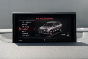 Pelēks Audi SQ7 2017 Viļņa, ar dzinēja tilpumu 4.00 L un nobraukumu 200 tūkst. km par 29950 €, foto 16 vietnē AUTOMOTO.COM.LV
