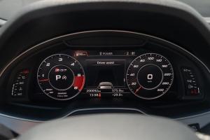 Pelēks Audi SQ7 2017 Viļņa, ar dzinēja tilpumu 4.00 L un nobraukumu 200 tūkst. km par 29950 €, foto 26 vietnē AUTOMOTO.COM.LV