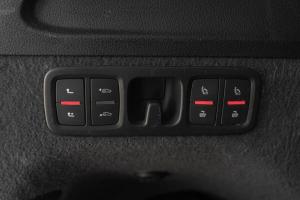 Pelēks Audi SQ7 2017 Viļņa, ar dzinēja tilpumu 4.00 L un nobraukumu 200 tūkst. km par 29950 €, foto 33 vietnē AUTOMOTO.COM.LV