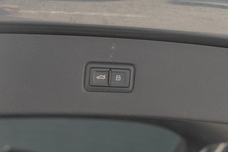 Pelēks Audi SQ7 2017 Viļņa, ar dzinēja tilpumu 4.00 L un nobraukumu 200 tūkst. km par 29950 €, foto 34 vietnē AUTOMOTO.COM.LV