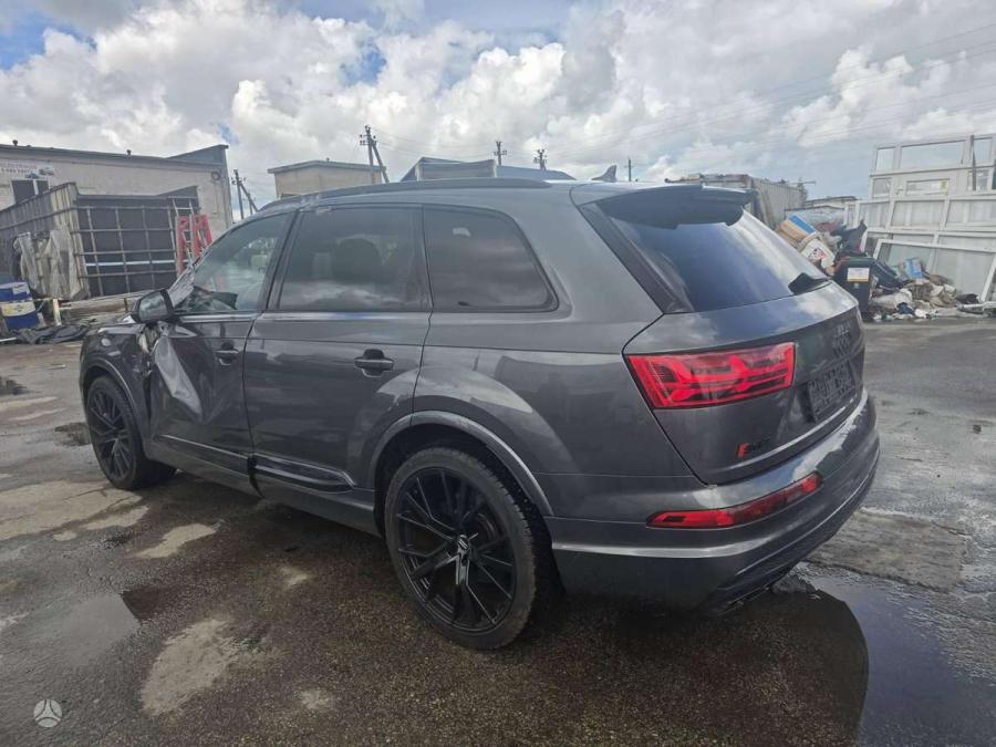 Pelēks Audi SQ7 2017 Šilalė, ar dzinēja tilpumu 3.96 L un nobraukumu 217 tūkst. km par 23500 €, foto 3 vietnē AUTOMOTO.COM.LV