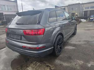 Pelēks Audi SQ7 2017 Šilalė, ar dzinēja tilpumu 3.96 L un nobraukumu 217 tūkst. km par 23500 €, foto 4 vietnē AUTOMOTO.COM.LV