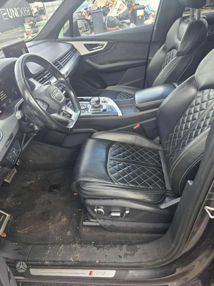 Pelēks Audi SQ7 2017 Šilalė, ar dzinēja tilpumu 3.96 L un nobraukumu 217 tūkst. km par 23500 €, foto 9 vietnē AUTOMOTO.COM.LV