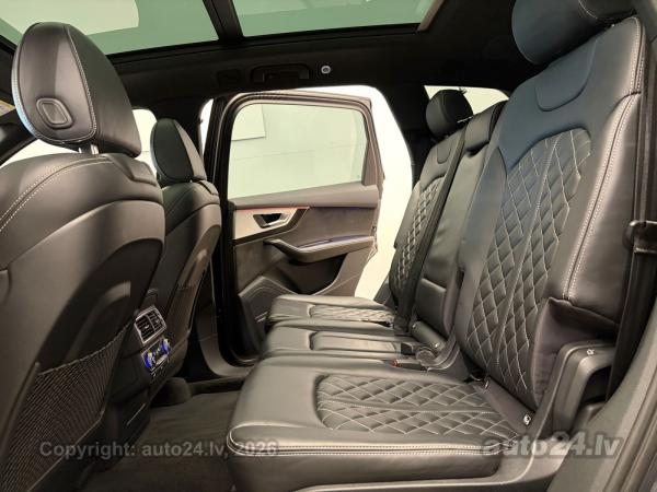 Grey Audi SQ7 2017 in Tallinn, with an engine capacity of 4.00 L and mileage of 219 thousand km for 30900 €, photo 6 on AUTOMOTO.COM.LV