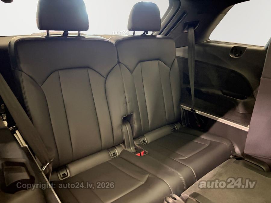 Grey Audi SQ7 2017 in Tallinn, with an engine capacity of 4.00 L and mileage of 219 thousand km for 30900 €, photo 10 on AUTOMOTO.COM.LV