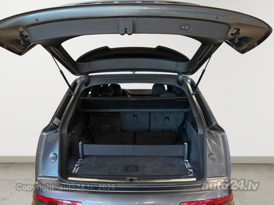 Grey Audi SQ7 2017 in Tallinn, with an engine capacity of 4.00 L and mileage of 219 thousand km for 30900 €, photo 16 on AUTOMOTO.COM.LV