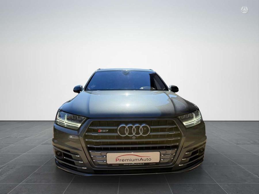 Grey Audi SQ7 2017 in Vilnius, with an engine capacity of 3.96 L and mileage of 214 thousand km for 35500 €, photo 3 on AUTOMOTO.COM.LV