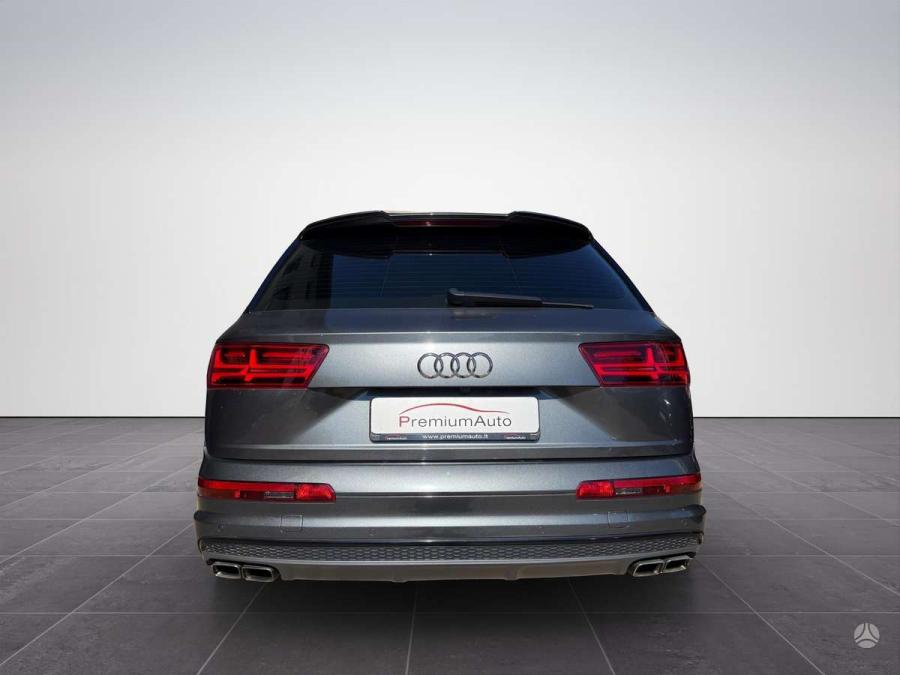 Grey Audi SQ7 2017 in Vilnius, with an engine capacity of 3.96 L and mileage of 214 thousand km for 35500 €, photo 6 on AUTOMOTO.COM.LV