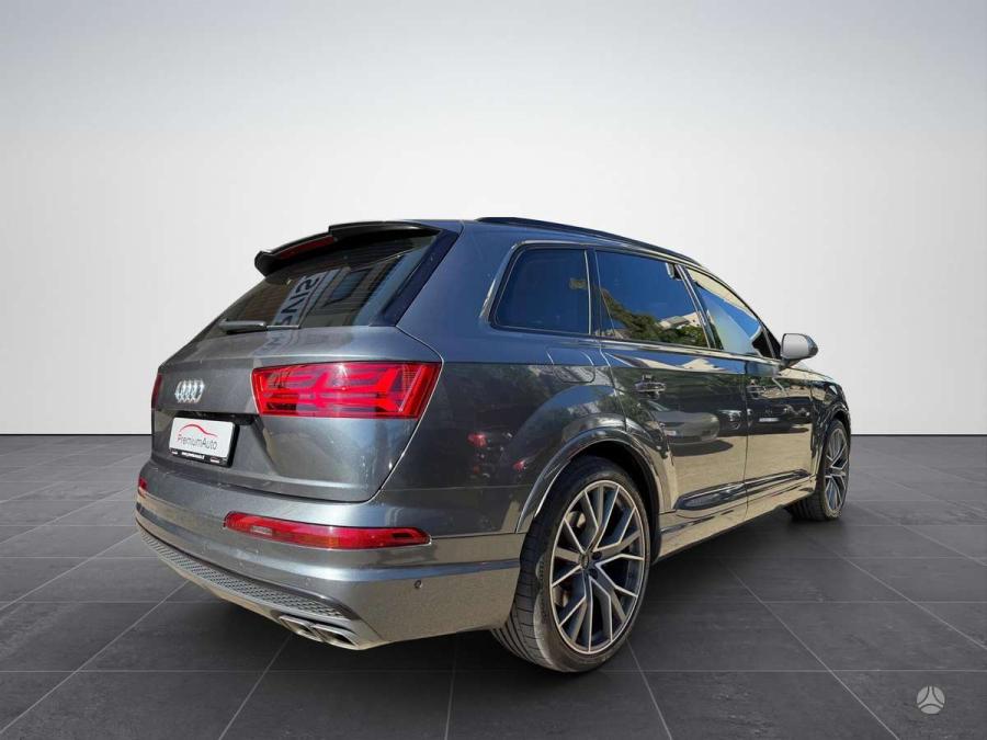 Grey Audi SQ7 2017 in Vilnius, with an engine capacity of 3.96 L and mileage of 214 thousand km for 35500 €, photo 7 on AUTOMOTO.COM.LV