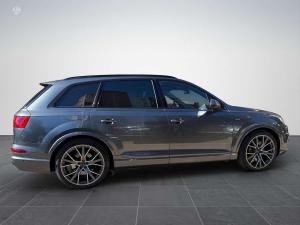 Grey Audi SQ7 2017 in Vilnius, with an engine capacity of 3.96 L and mileage of 214 thousand km for 35500 €, photo 8 on AUTOMOTO.COM.LV